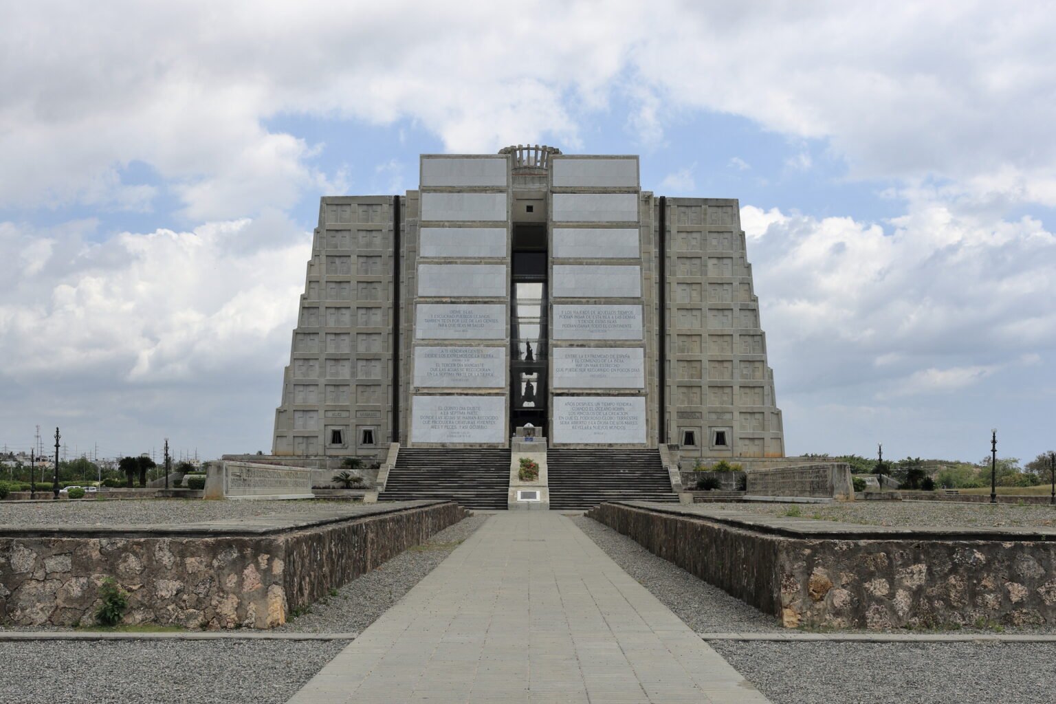 Museo Faro a Colón | Mausoleo de Cristóbal Colón